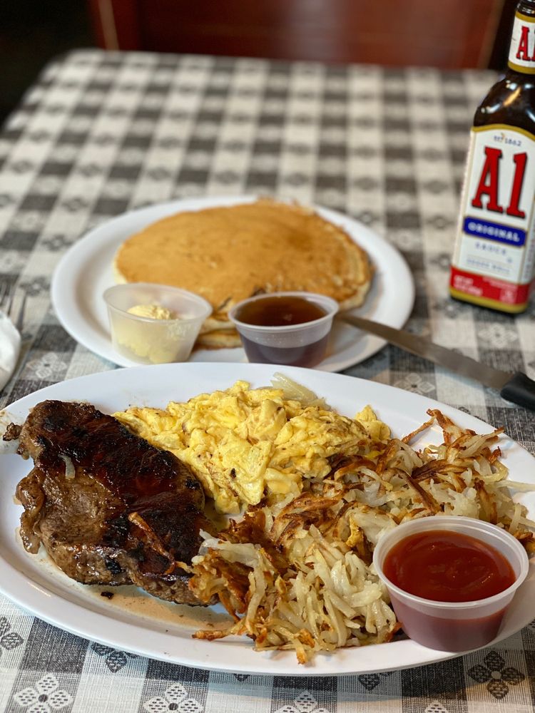 HOMETOWN CHARM CAFE - Updated May 2024 - 70 Photos & 153 Reviews - 1012 ...