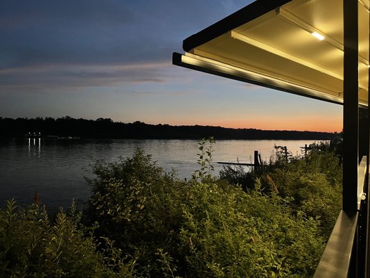 KINGFISHERS WATERFRONT BAR & GRILL - Updated December 2025 - 80 Photos ...