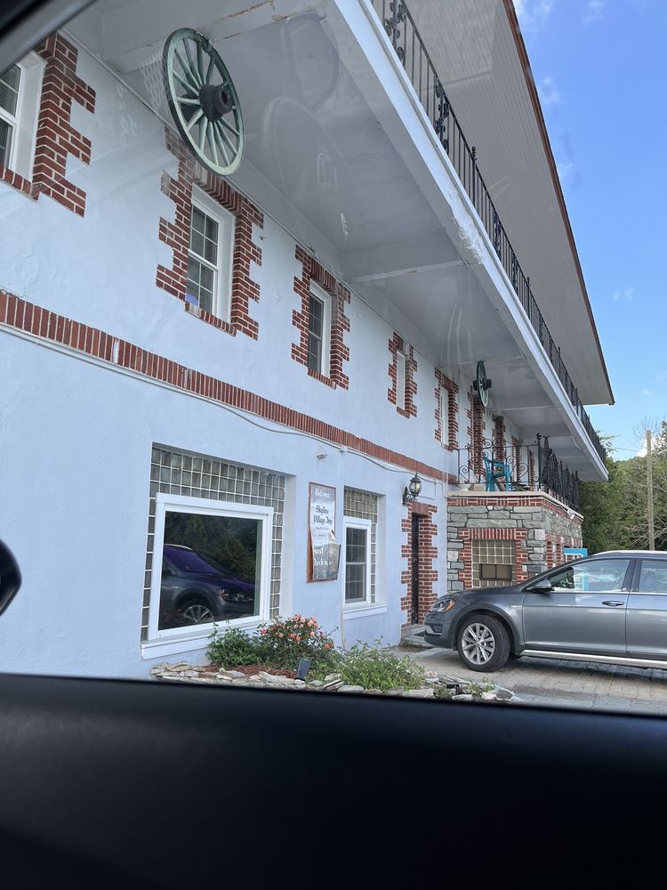 SKYLINE VILLAGE INN AND CAVERN TAVERN - Updated July 2025 - 48 Photos ...