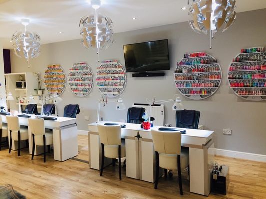 LE NAILS AND BEAUTY - Updated January 2025 - 10 Photos - 29 Old Woking ...