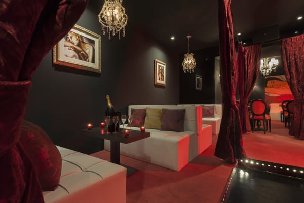 LA LANTERNE - 4039 route de Sisteron, Aix-en-Provence, France - Adult ...