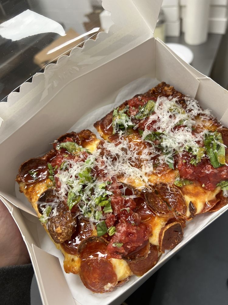 DETROIT SQUARE PIZZA - 19 Photos & 14 Reviews - 3107 16th St, San ...