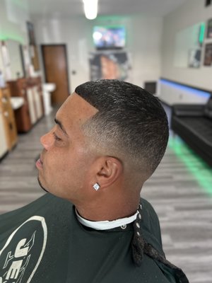 DIAMOND CUTZ BARBERSHOP - Updated October 2025 - 14 Photos - 502 Main ...