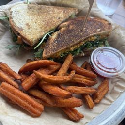 THE ROGUE ROUNDABOUT - Updated December 2025 - 79 Photos & 71 Reviews ...