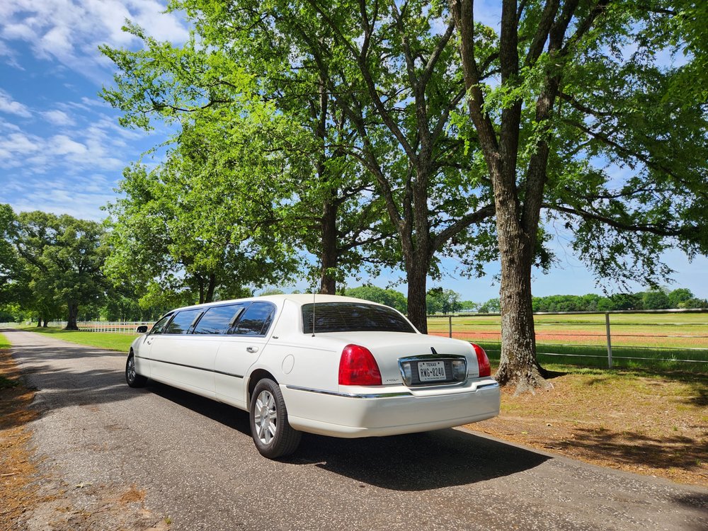LADY LIMO - Updated July 2025 - 30 E Cherry St, Paris, Texas - Limos ...