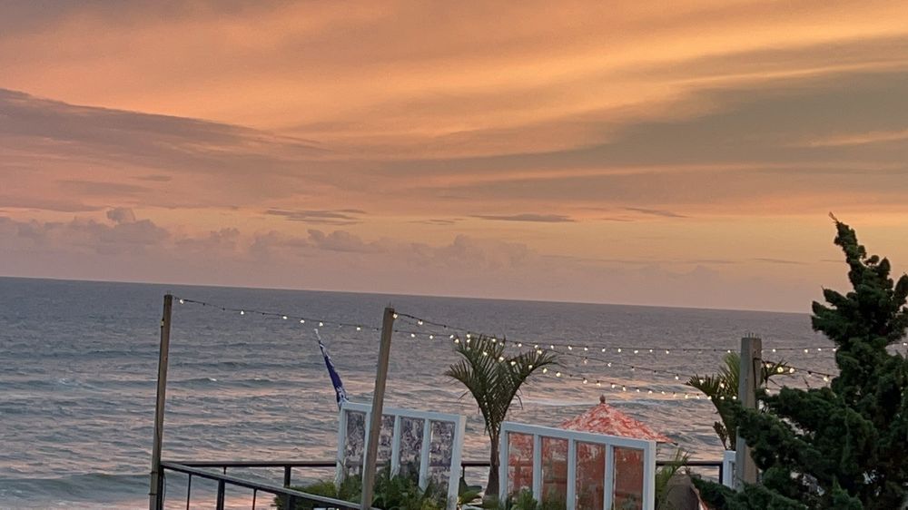 A WAVE INN - Updated October 2025 - 22 Photos & 28 Reviews - 32 S ...