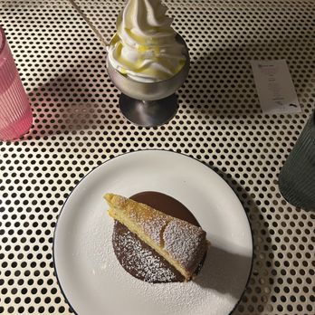 BIRDIE’S - Updated October 2025 - 520 Photos & 200 Reviews - 2944 E ...