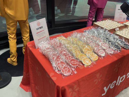 YELP ELITE BADGE BASH AT MUSEUM OF ILLUSIONS LAS VEGAS - 15 Photos ...