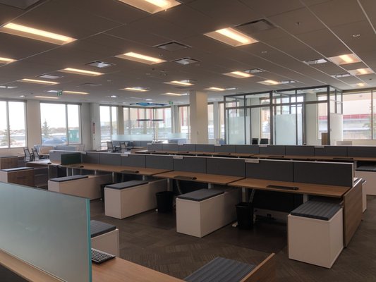 BROKERLINK - Updated December 2025 - 15 Photos - 575 100 Street SW ...