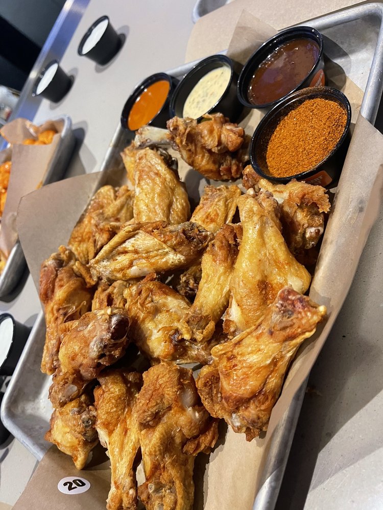 BUFFALO WILD WINGS - 47 Photos & 102 Reviews - 6925 Jordan Creek Pkwy ...