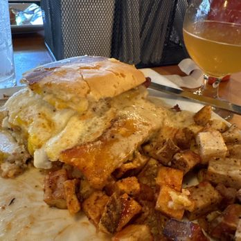 COMMONWEALTH - Updated September 2024 - 783 Photos & 1175 Reviews ...