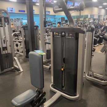 EŌS FITNESS - Updated March 2025 - 36 Photos & 73 Reviews - 8051 ...