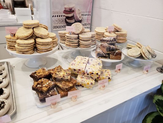 PRETTY SWEET BAKERY - 19 Photos & 12 Reviews - 536 42 Avenue SE ...