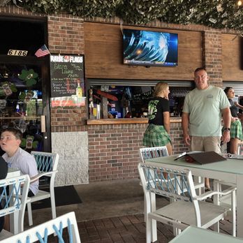 SALTY SHAMROCK - Updated December 2025 - 118 Photos & 198 Reviews ...