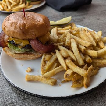 THE HUNGRY TOAD - Updated October 2025 - 96 Photos & 244 Reviews - 2543 ...