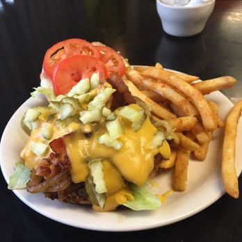 BLUE MOUNTAIN DRIVE IN & FAMILY RESTAURANT - Updated August 2025 - 18 ...