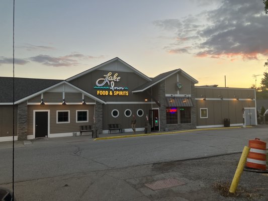 LAKE INN - Updated September 2025 - 115 Photos & 175 Reviews - 3711 ...