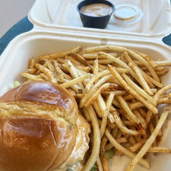 ROYCE - Updated June 2025 - 389 Photos & 271 Reviews - 115 Ridge St ...