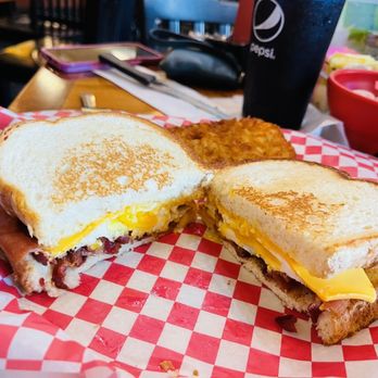 THE WATER WELL CAFE - Updated May 2025 - 37 Photos & 13 Reviews - 215 S ...