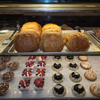 LES HALLES BOULANGERIE-PATISSERIE - Updated August 2025 - 1219 Photos & 519 Reviews - 200 Epcot ...