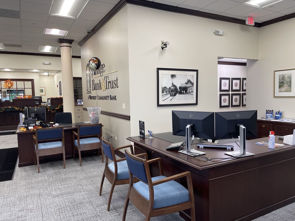VILLAGE BANK & TRUST - Updated January 2026 - 10 Photos - 950 W Touhy ...