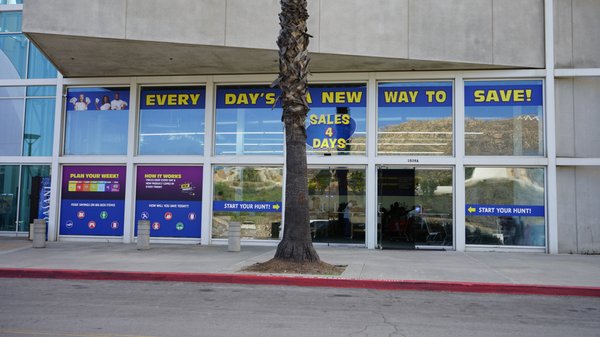 SALES 4 DAYS - Updated September 2025 - 13 Photos - 22500 Town Cir, Moreno Valley, California ...