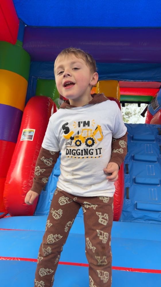 PARTY GO ROUND - Updated October 2025 - 27 Photos - 64 Hummingbird Way ...