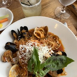 ESTIA - Updated October 2024 - 401 Photos & 299 Reviews - 222 N Radnor ...