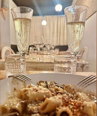 MAMASAMAS RESTAURANT - Updated December 2025 - 191 Photos & 109 Reviews ...