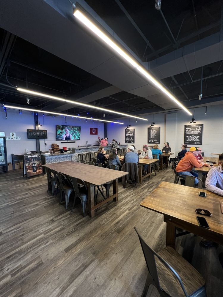 TRACK 424 BREWERY - Updated June 2024 - 32 Photos - 2150 Yosemite Blvd ...