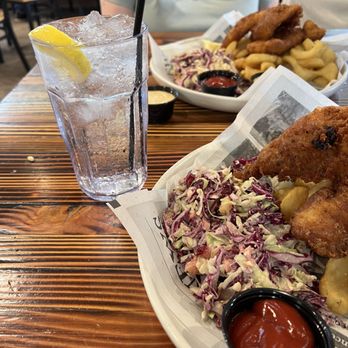 BARNYARD CRAFTHOUSE & EATERY - Updated May 2025 - 381 Photos & 441 ...