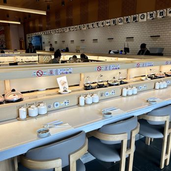 UZU REVOLVING SUSHI - Updated January 2026 - 800 Photos & 621 Real ...