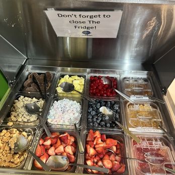 YOLOBERRY YOGURT - Updated April 2025 - 213 Photos & 379 Reviews - 316 ...