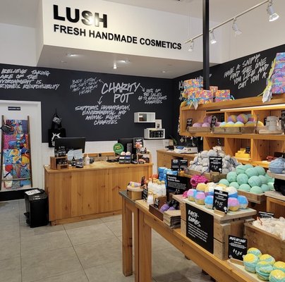 LUSH - Updated April 2025 - 15 Photos & 20 Reviews - 10 Rosedale Ctr ...