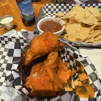 BOMBSHELLS RESTAURANT & BAR - Updated December 2025 - 202 Photos & 273 ...