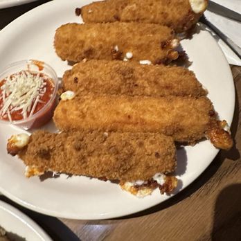 LYONS PUB - Updated July 2025 - 164 Photos & 255 Reviews - 16 S 6th St ...