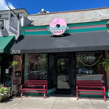 DESTINATION DONUTS - Updated December 2025 - 280 Photos & 226 Reviews ...