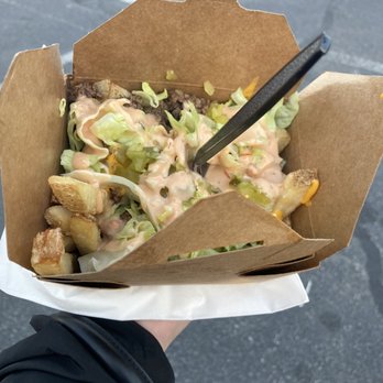 POUTINE PEDDLERS - Updated December 2024 - 53 Photos & 29 Reviews - 239 ...