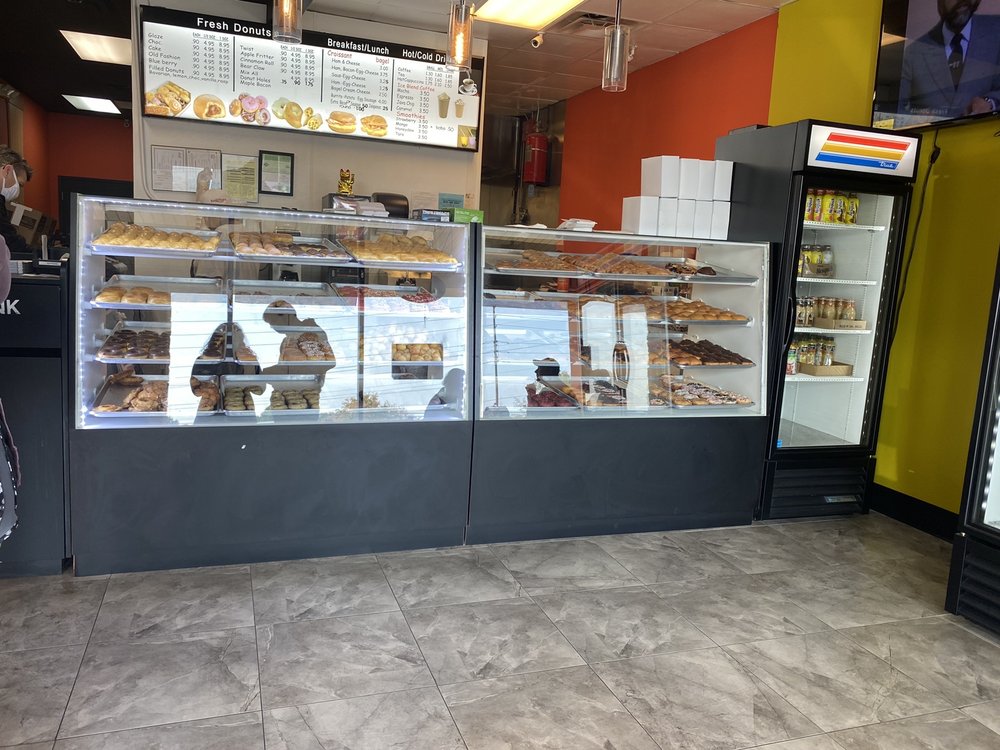 DANNY’S DONUTS - Updated September 2024 - 13 Photos & 32 Reviews - 975 ...