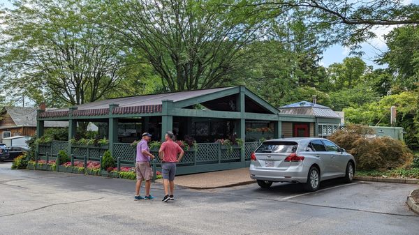 KNOB HILL TAVERN - Updated October 2025 - 34 Photos & 70 Reviews - 1016 ...