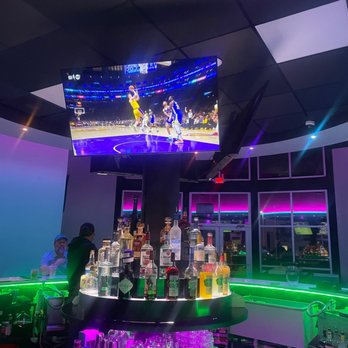 ROTUNDA BAR & PATIO - Updated December 2025 - 13 Photos - 11720 N Ih 35 ...