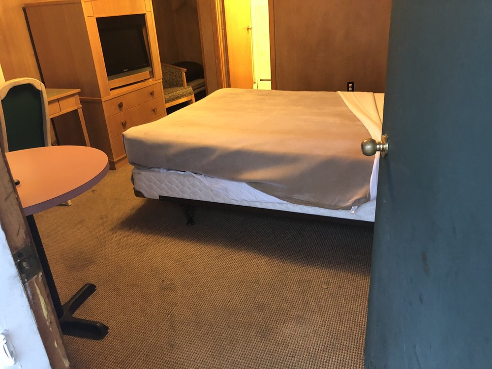 ANCHORAGE HOTEL - Updated December 2025 - 164 Lake St, Rouses Point ...