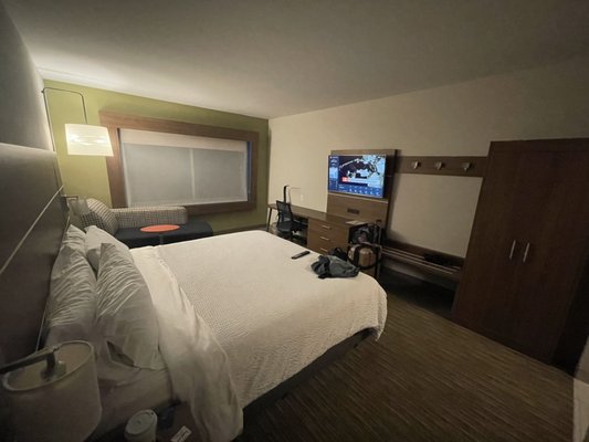 HOLIDAY INN EXPRESS & SUITES ATLANTA AIRPORT NE - HAPEVILLE - Updated ...