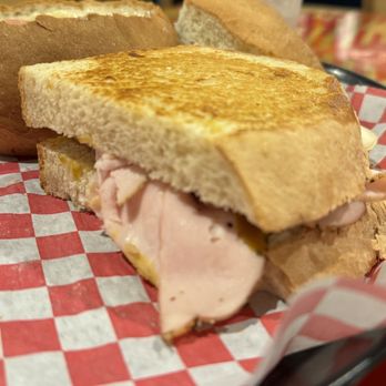 DILLY’S DELI - Updated December 2025 - 139 Photos & 232 Reviews - 3330 ...