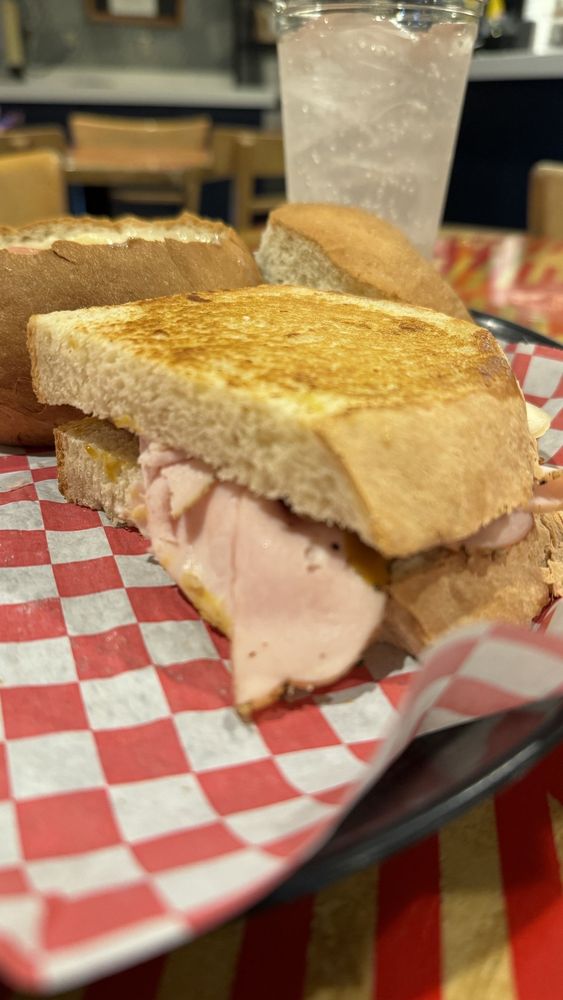 DILLY’S DELI - Updated December 2025 - 139 Photos & 232 Reviews - 3330 ...