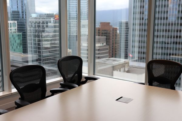 SLATER VECCHIO - Updated January 2026 - 18 Photos - 777 Dunsmuir Street ...