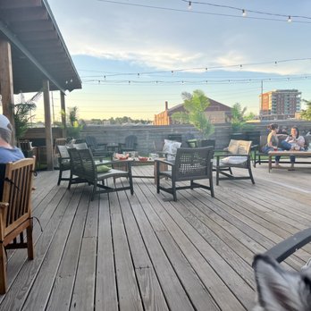 WELLTOWN BREWING - Updated June 2025 - 160 Photos & 86 Reviews - 114 W ...