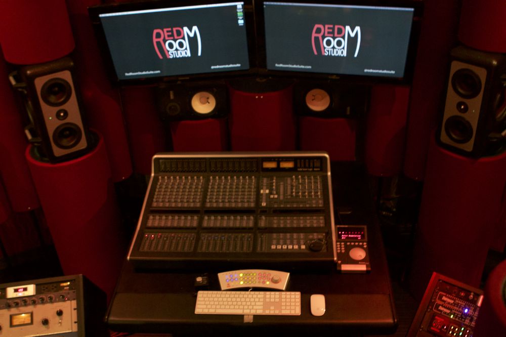 RED ROOM STUDIO SUITE - Updated July 2025 - 52 Photos - 182A 26th St ...