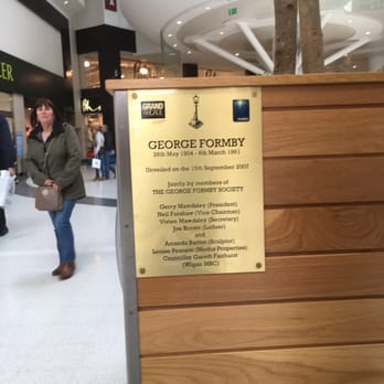 GEORGE FORMBY STATUE - Updated April 2024 - 23 Crompton Street, Wigan ...