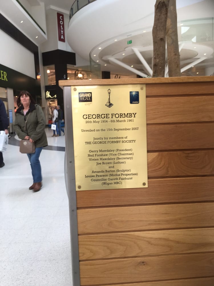 GEORGE FORMBY STATUE - Updated April 2024 - 23 Crompton Street, Wigan ...